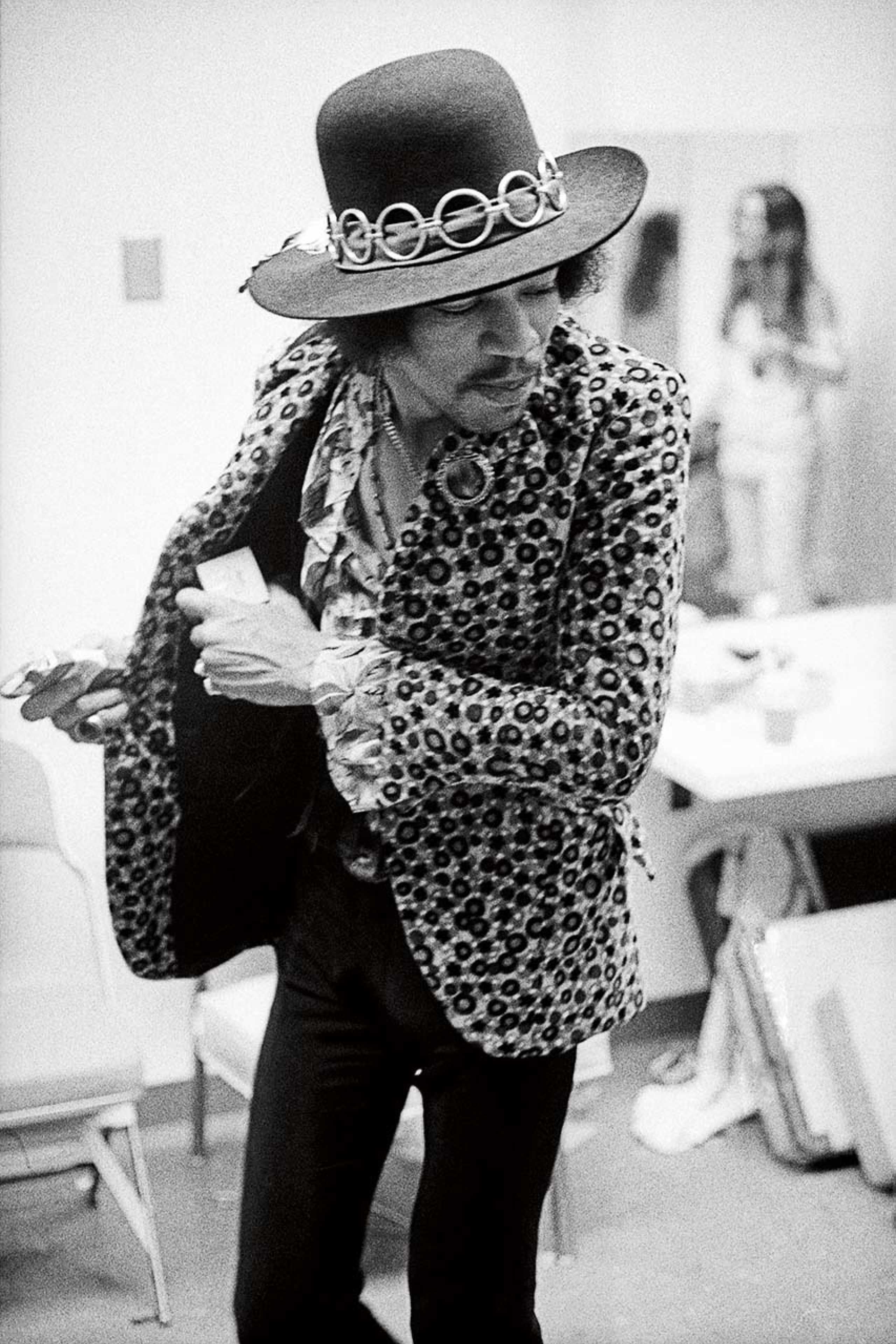 The axeman cometh: Jimi Hendrix through the lens of Ed Caraeff | Square ...