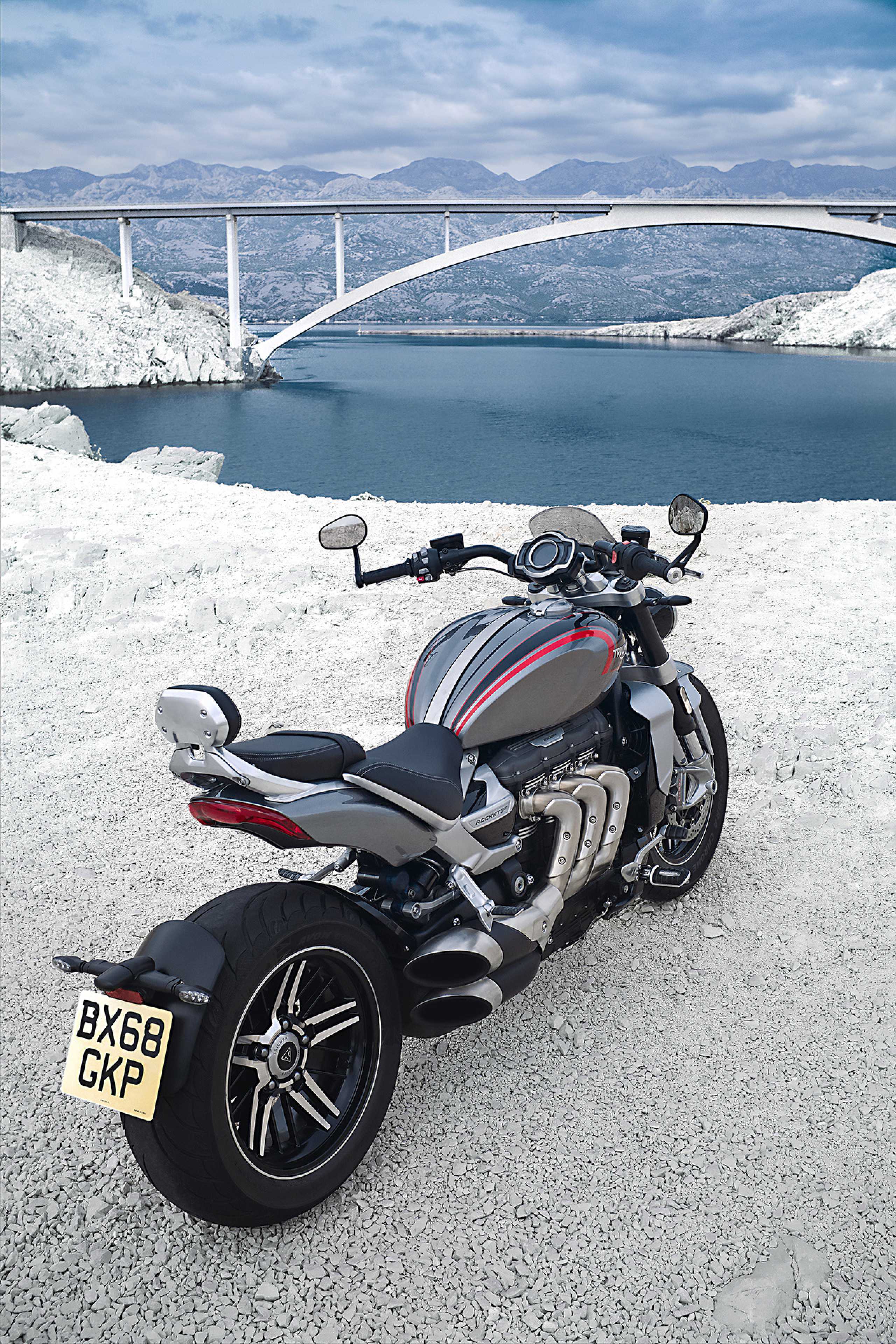 The new Triumph Rocket 3 R: the biggest engined motorbike ever made ...